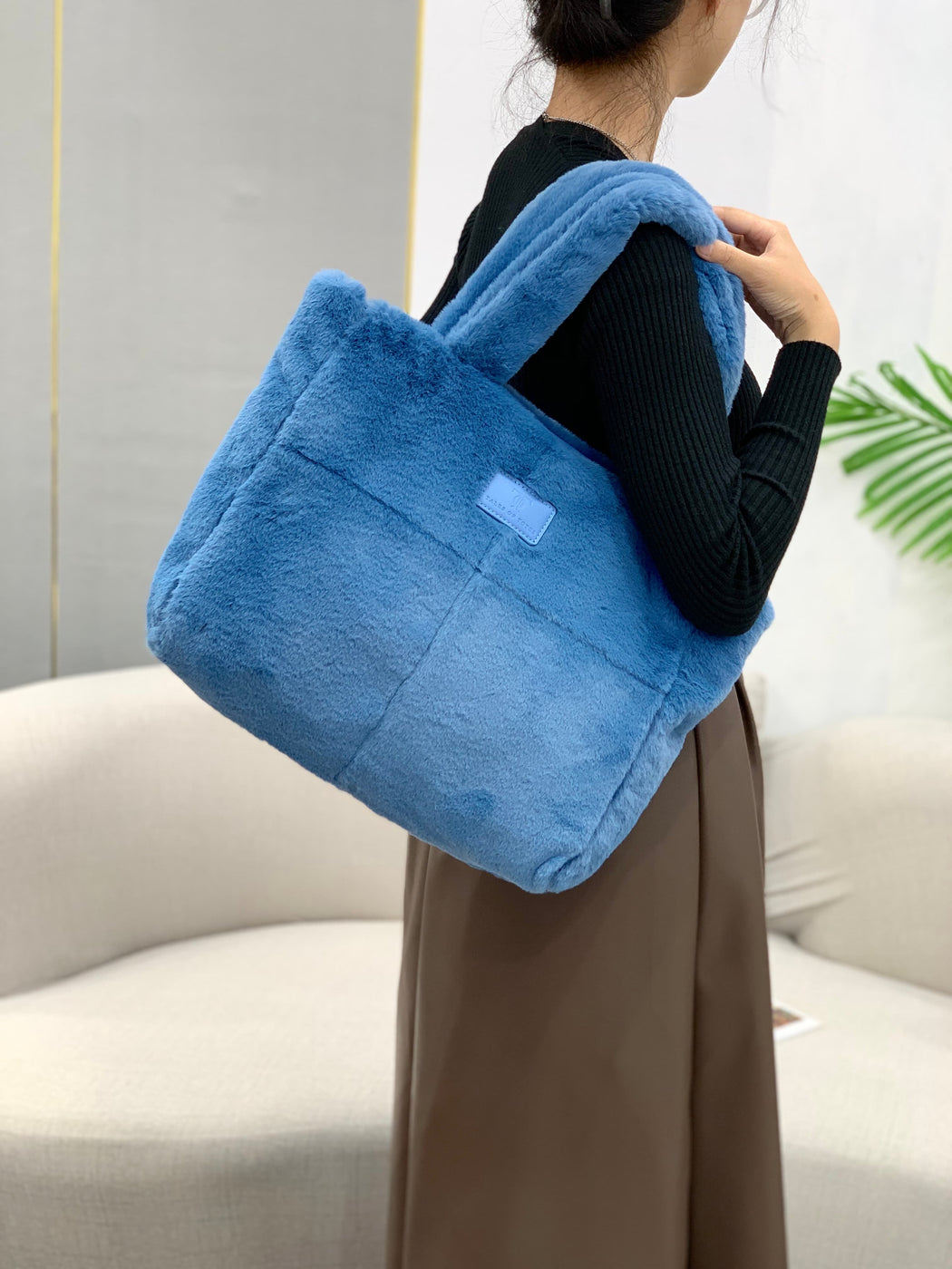 Furry Tote – Tales of Totes